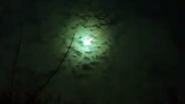 Una Extraña Luz Verde En El Cielo Se Vuelve Viral Revista Merca2 0